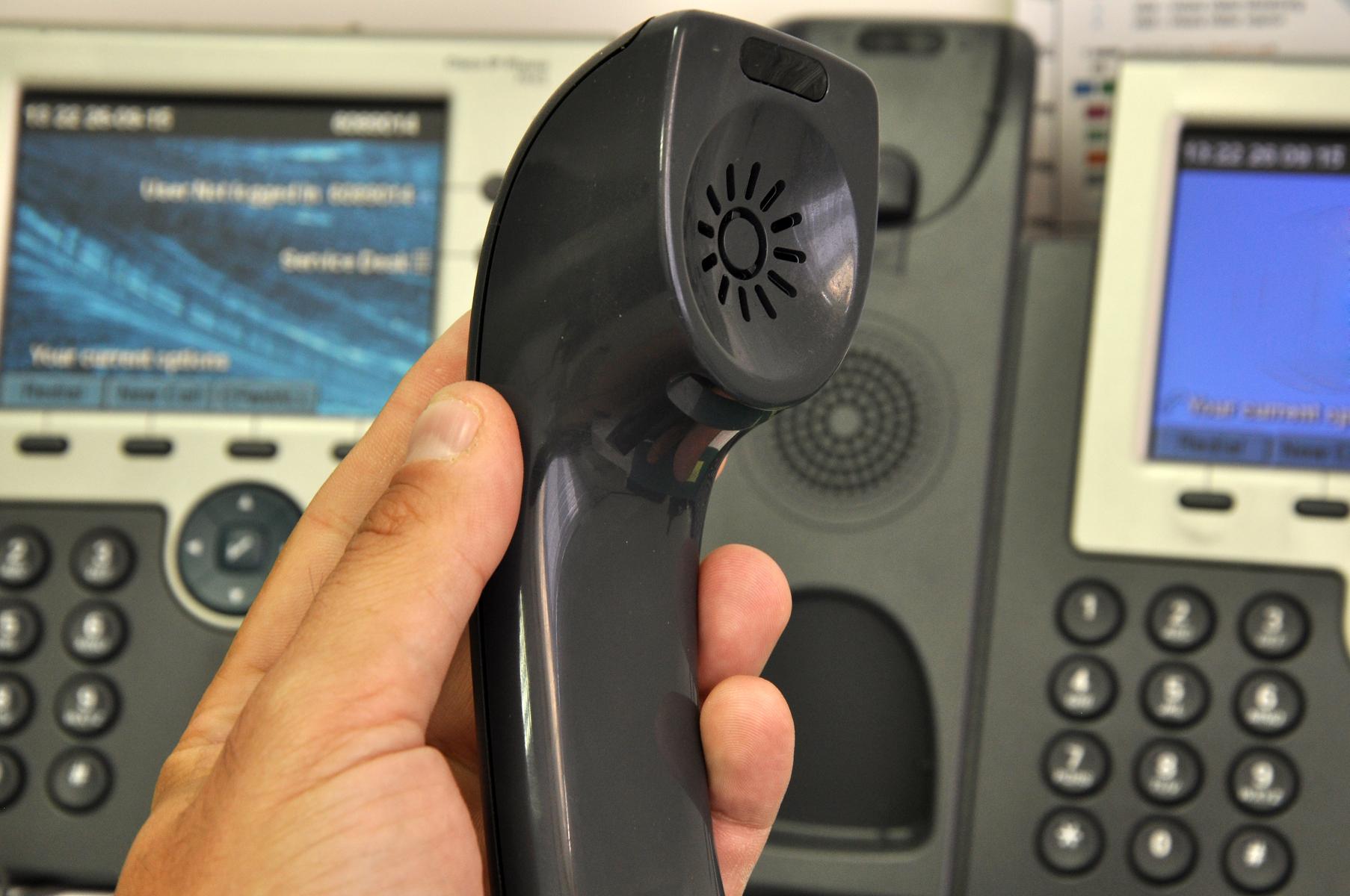 How People Are Ditching Landline Phones For VoIP - ExplainGenie